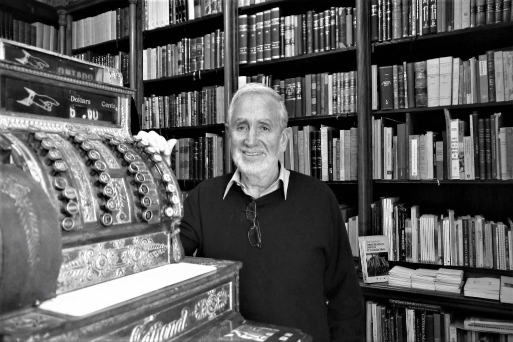 Enrique Fuentes y la excelsitud del oficio librero - Salida de Emergencia