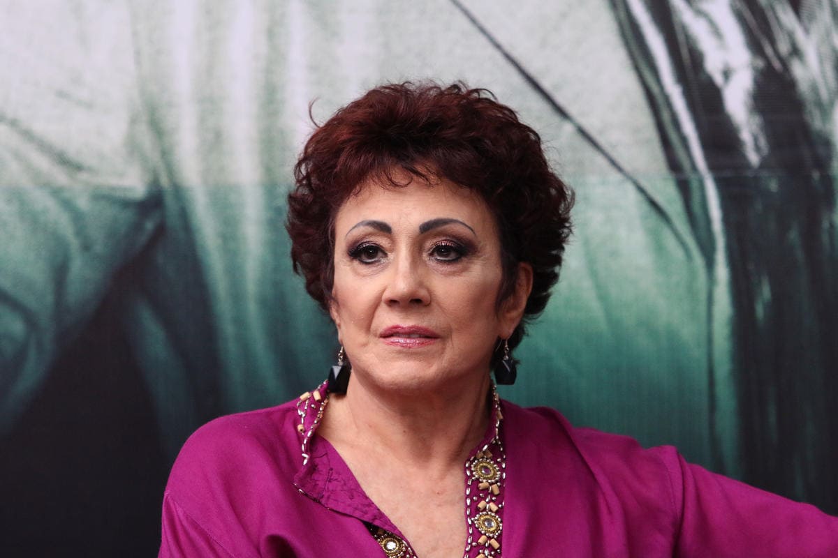 Las ocho décadas de Julissa - Salida de Emergencia