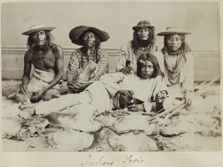 El colonialismo visual: cómo la fotografía moldeó la mirada sobre los ...